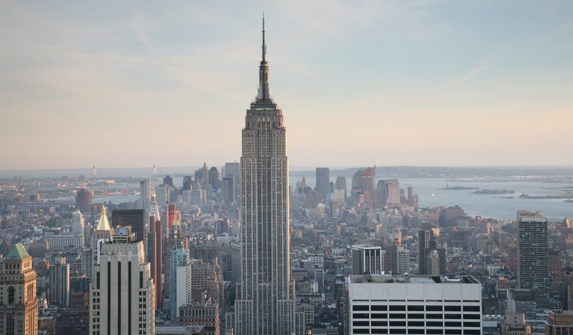 Discover the Time Warner Center a building of 751 feet