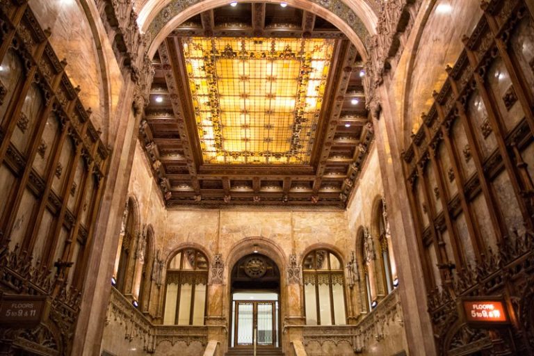 Woolworth Building visit the oldest building in New York