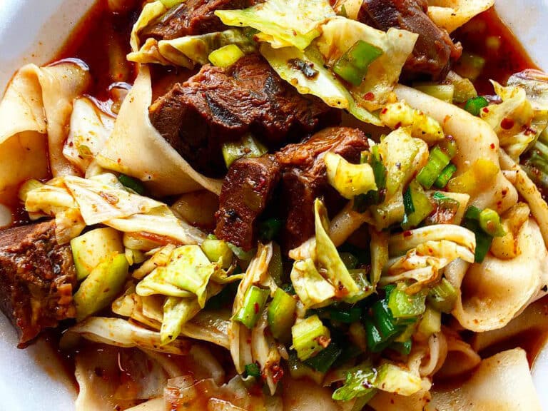 Dive into the heart of Chinatown: history, flavours & hidden secrets